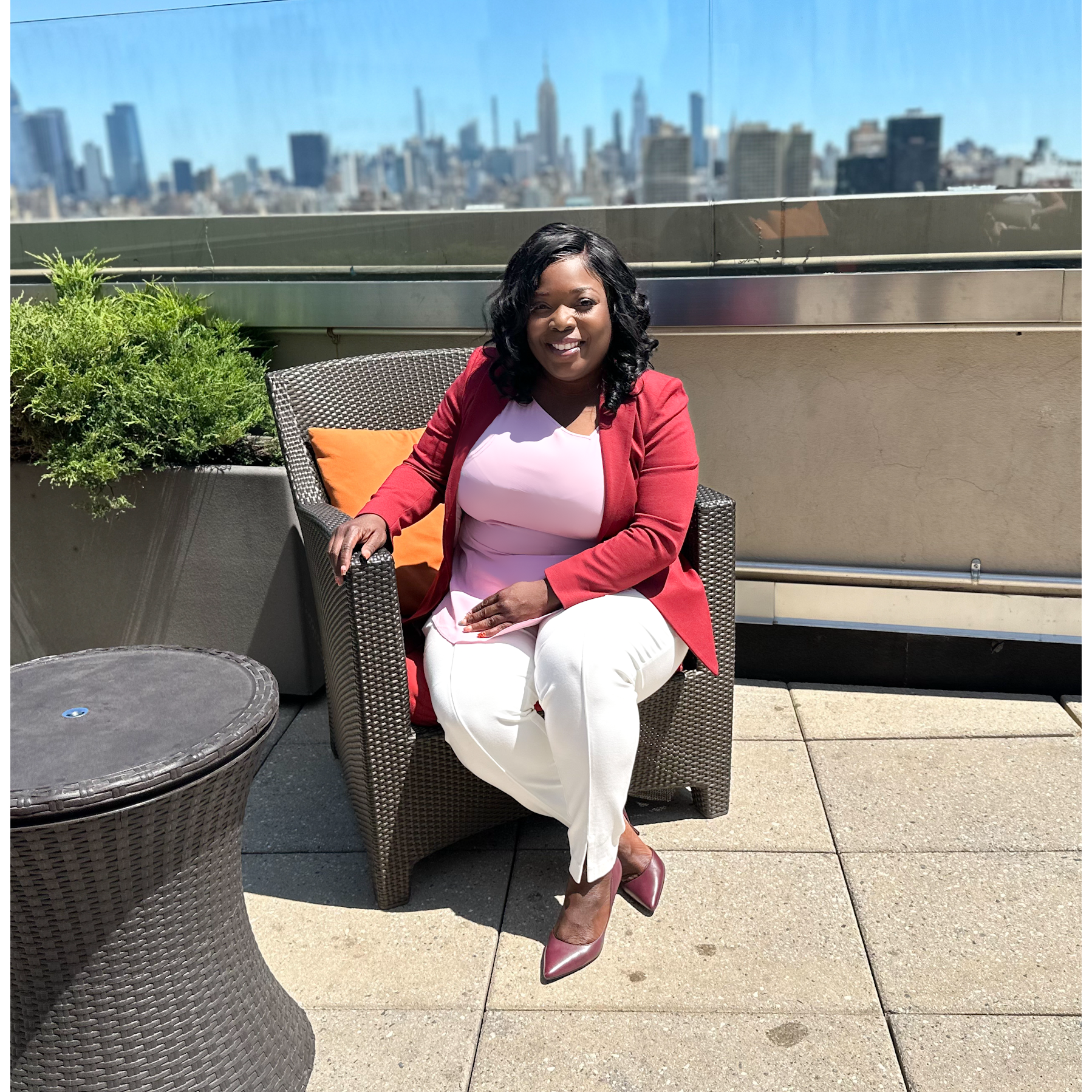 Top 5 Business Casual Outfit Ideas for Curvy Figures | Sopi's Corner